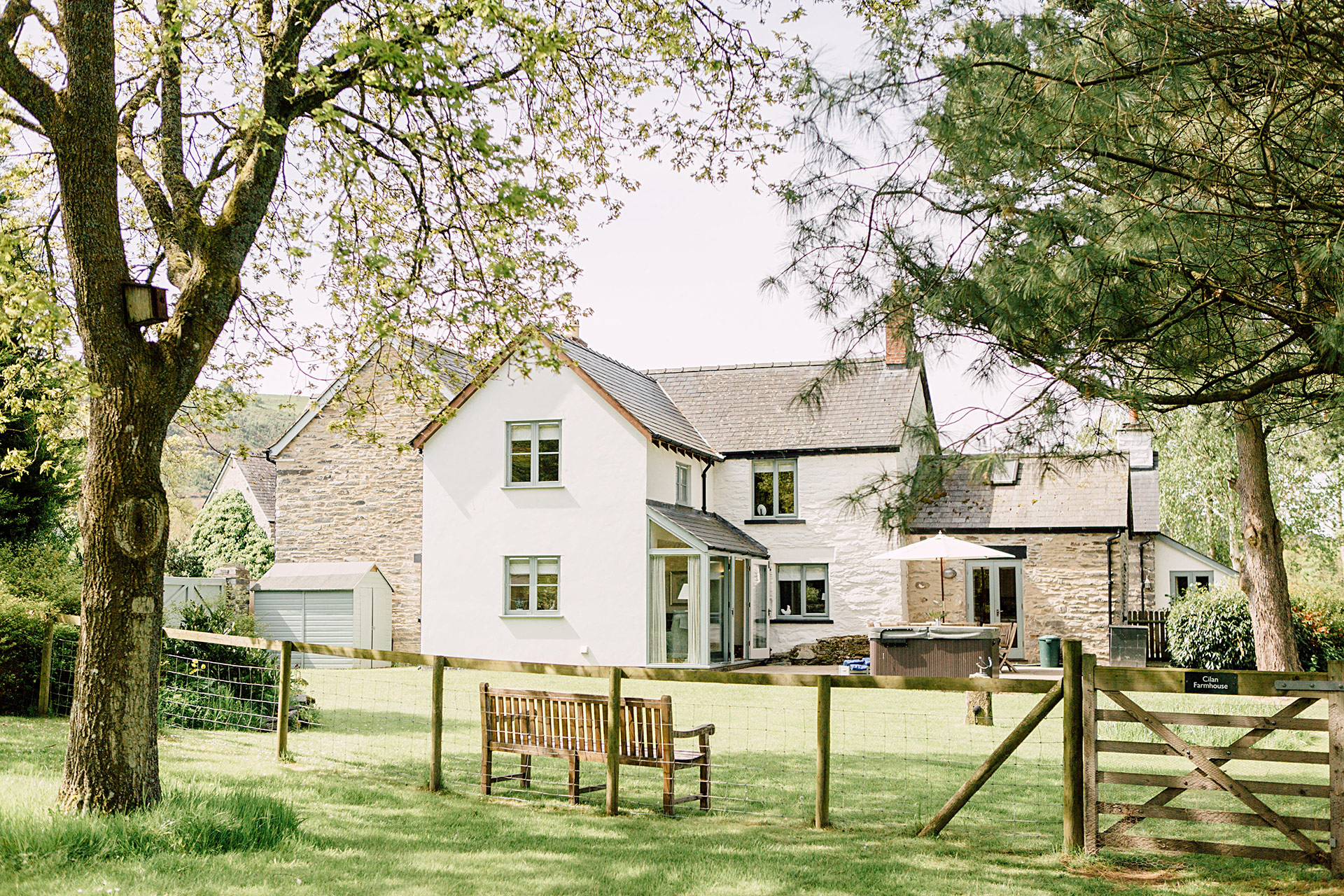 Cilan Farmhouse - Luxury 5 Bedroom Holiday Cottage Wales